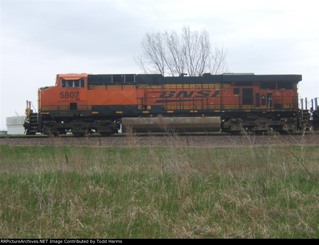 BNSF 5807